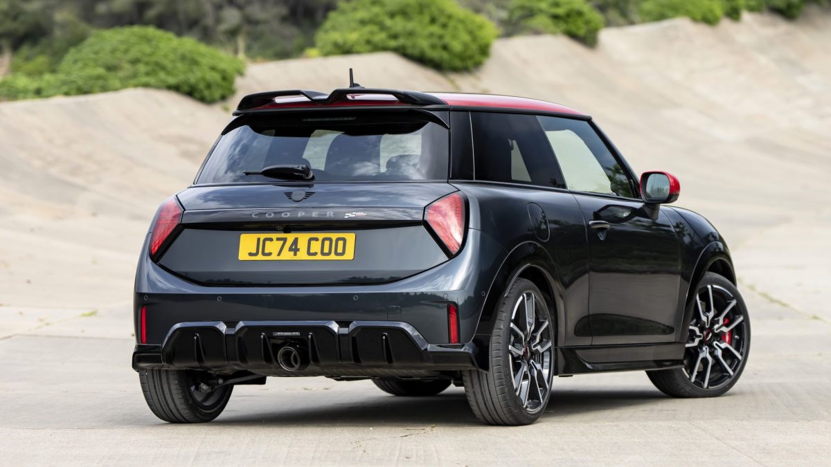 MINI John Cooper Works 2025: Características, precios y versiones - Autos
