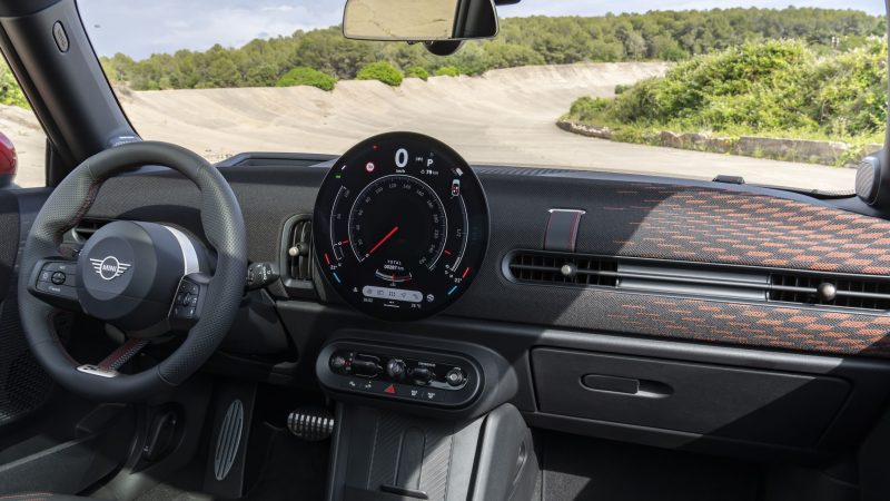 MINI John Cooper Works 2025: Características, precios y versiones - Autos